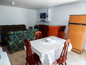 Apartamento Comfort, 1 quarto | Refeições no quarto