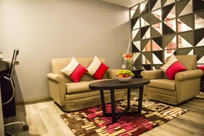 Quarto Deluxe | Minibar, cofre no quarto, secretária, quartos insonorizados 