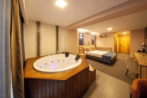 Quarto Duplo Executivo, 1 cama de casal, terraço, vista para o lago | Roupa de alta qualidade, minibar, cofre no quarto 