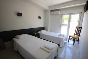 Escrivaninha, Wi-Fi de cortesia, roupa de cama