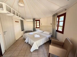 Bungalow | Quartos insonorizados, Wi-fi grátis, roupa de cama fornecida 