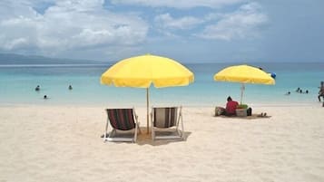 Perto da praia, praia de areia branca