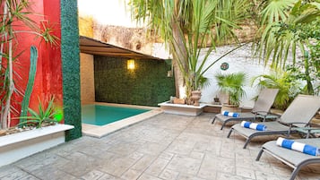 Terraço com espreguiçadeiras