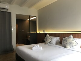 Quarto Duplo ou Twin Deluxe, não fumadores | Roupa de alta qualidade, camas de colchão pillowtop, minibar grátis