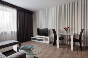 Apartamento superior | 1 quarto, frigobar, cofres nos quartos, escrivaninha