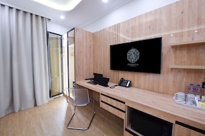 Quarto Duplo Premium, 1 cama king-size, não fumadores, banheira de hidromassagem grande | Minibar, cofre no quarto, secretária