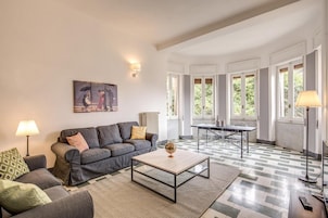 Apartamento Comfort | Sala | TV de ecrã plano
