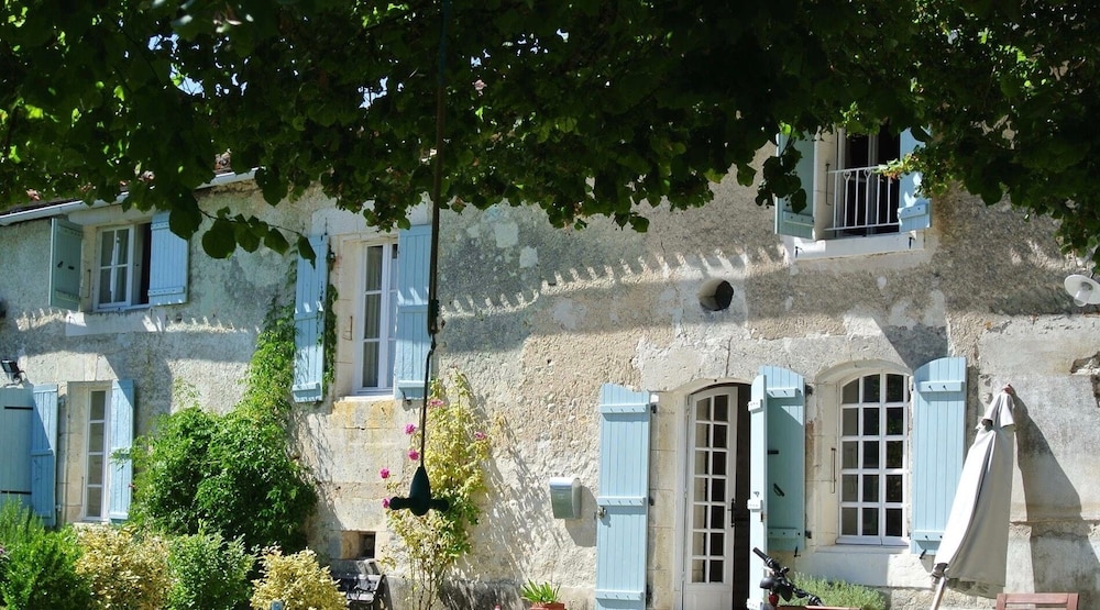 Jolie Ferme / Gîte Avec Piscine Privée - Charente