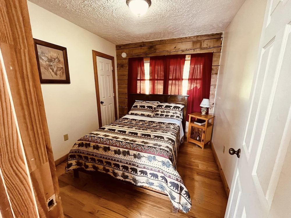Cabin In The Blue Ridge ,10% Discount For Military, Christian And Special Groups - Marion, VA