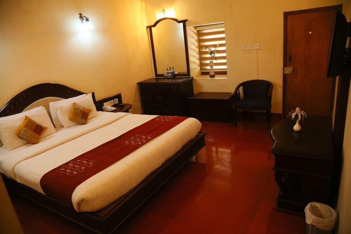 Quarto Clássico com Cama de Casal | 1 quarto, roupa de alta qualidade, secretária, ferro/tábua de engomar