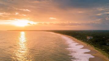 Na praia, prática de mergulho autônomo
