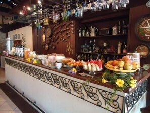 Pequeno-almoço tipo buffet diário incluído 