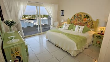 Quarto Familiar | Cozinha privada | Um micro-ondas, uma cafeteira/bule
