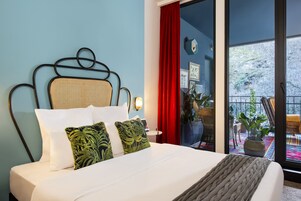 Quarto casal panorâmico, para não fumantes, vista para o jardim | Roupas de cama premium, frigobar, cofres nos quartos