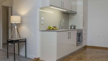 Penthouse | Cozinha privada | Um frigorífico, um forno, uma placa de cozinha, uma cafeteira/bule