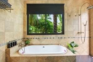 Quarto Premium | Banheira de imersão total