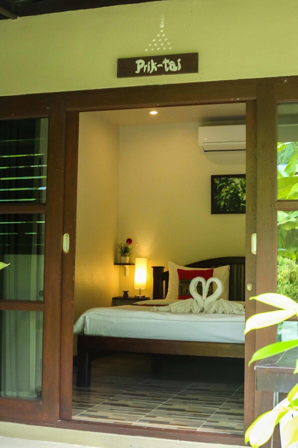 Double Room with Garden View | Minibar, cofre no quarto, secretária, cortinas/cortinados opacos 