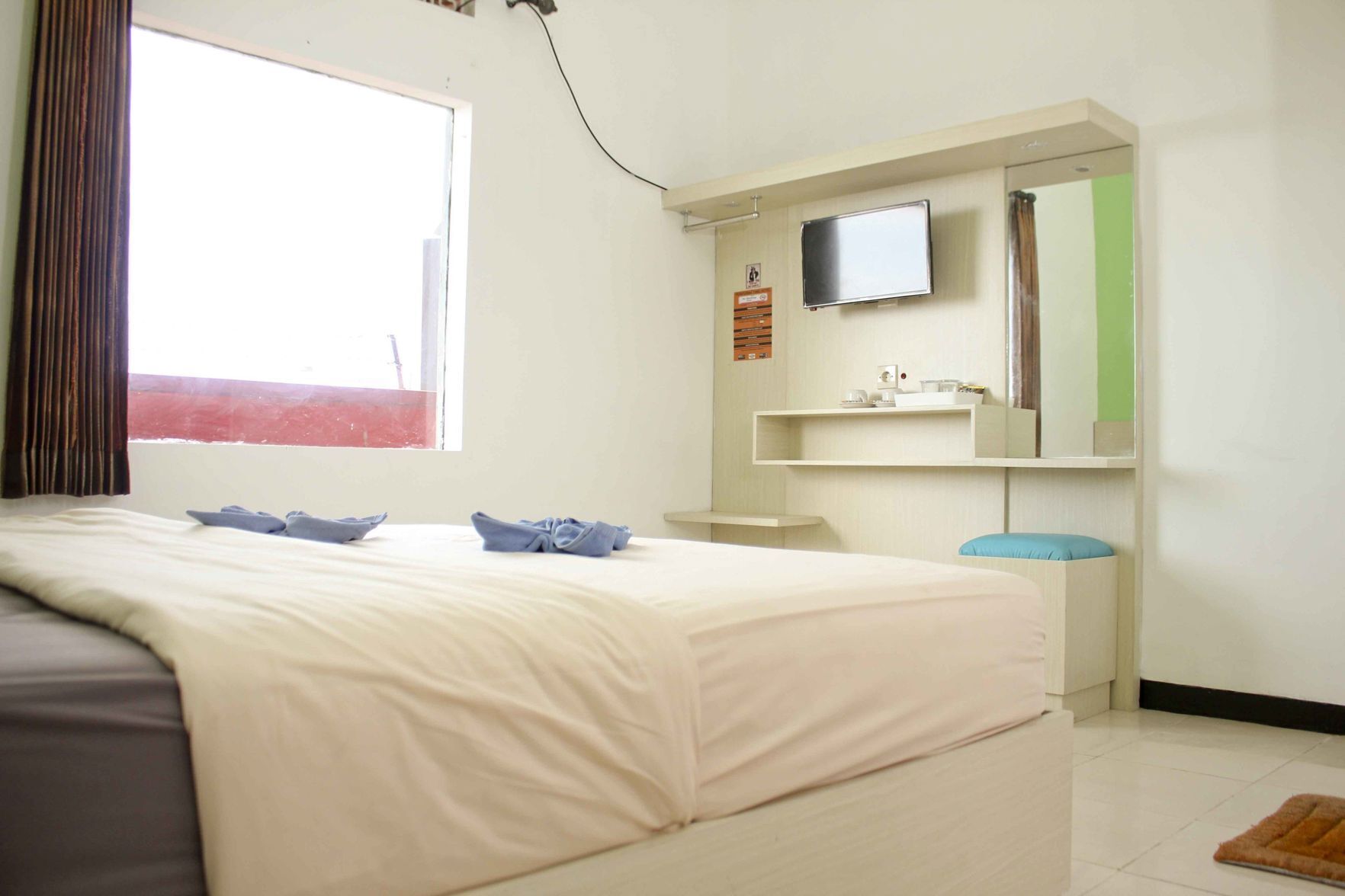 Escrivaninha, Wi-Fi de cortesia, roupa de cama