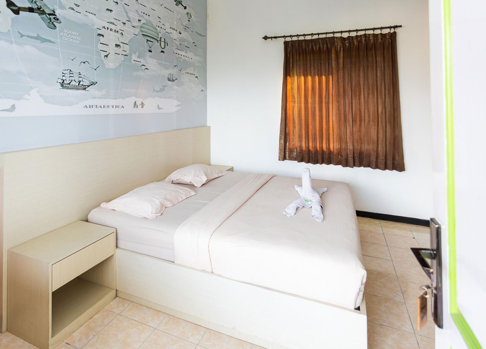Escrivaninha, Wi-Fi de cortesia, roupa de cama