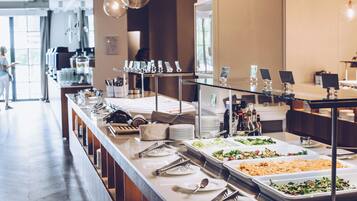 Pequeno-almoço tipo buffet diário incluído
