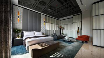 Edredões de penas, minibar, secretária, cortinas/cortinados opacos