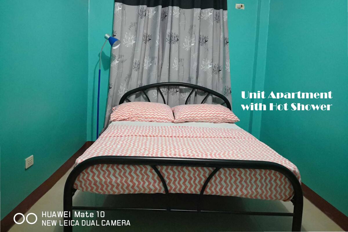 Apartamento luxo, 1 quarto, banheiro privativo | 1 quarto, escrivaninha, cortinas blackout, ferros/tábuas de passar roupa