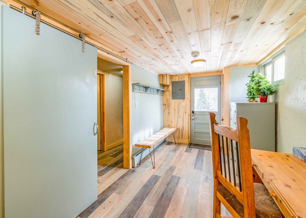 Mountain View Chalet • Walk To Main • $0 Cleaning - Silverthorne, CO