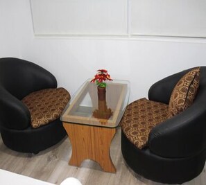 Quarto luxo | Área de estar | TV de tela plana