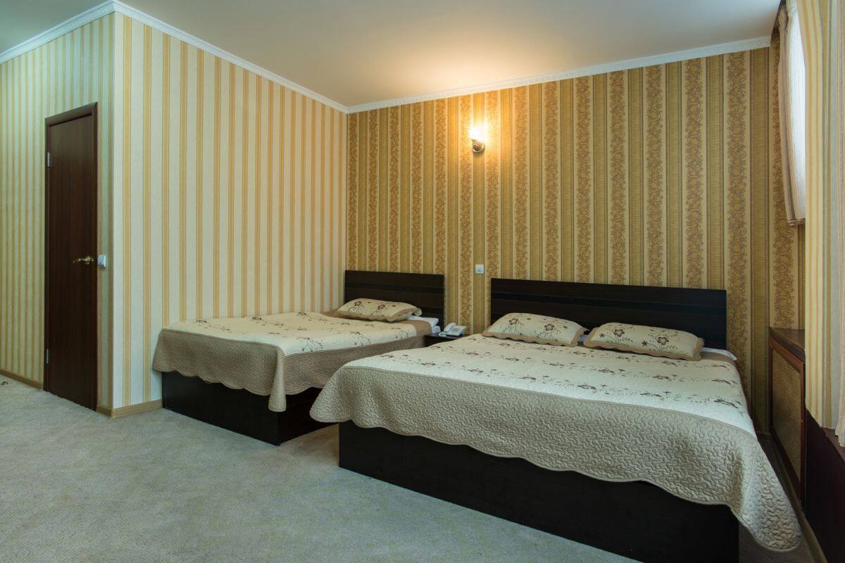 Quarto triplo família | Frigobar, cofres nos quartos, escrivaninha