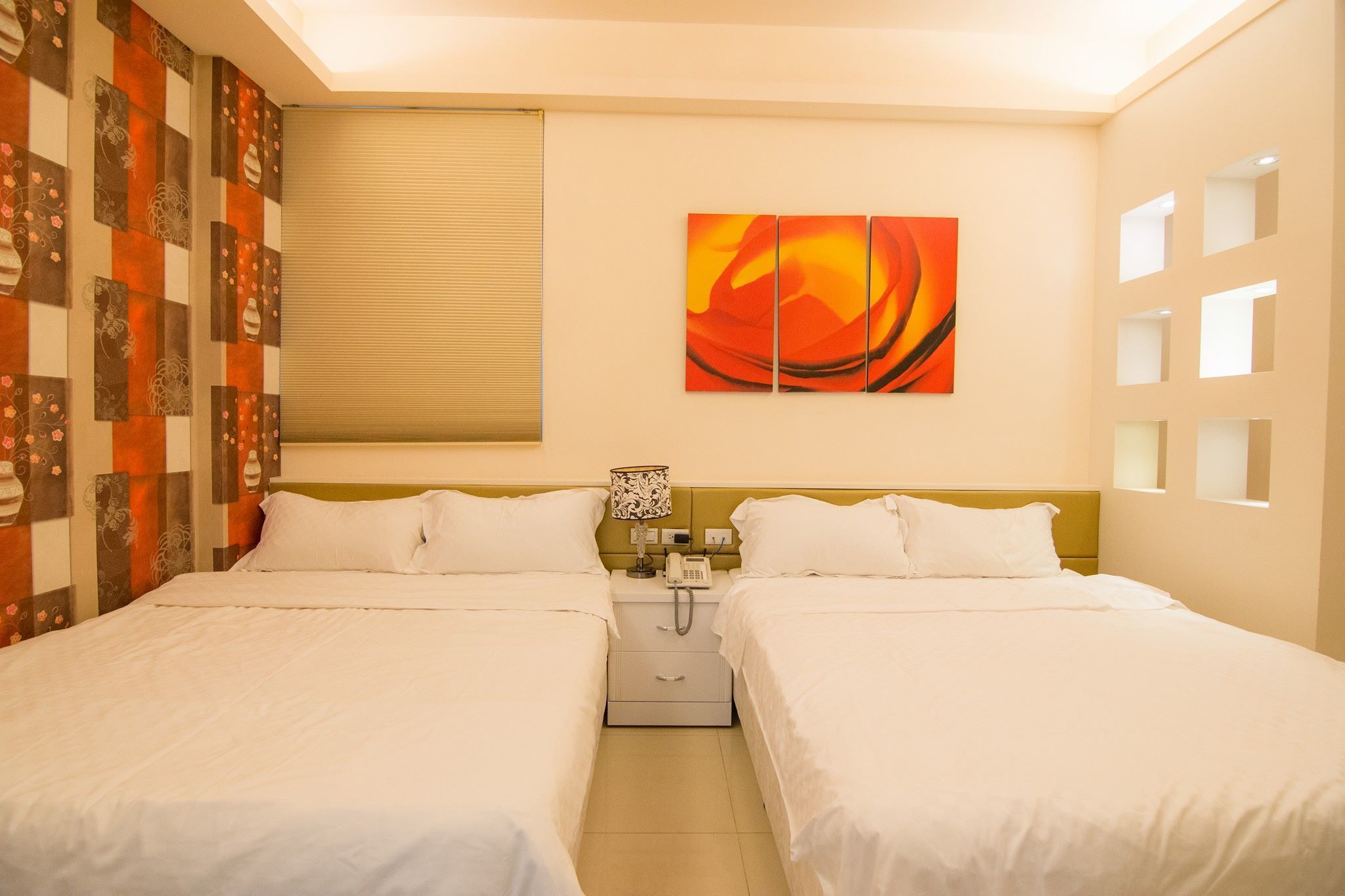 Quarto Quádruplo Standard | Secretária, cortinas/cortinados opacos, camas desdobráveis 