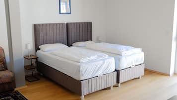 Apartamento Deluxe, 1 quarto, não fumadores, kitchenette | 1 quarto, secretária adequada para computadores portáteis