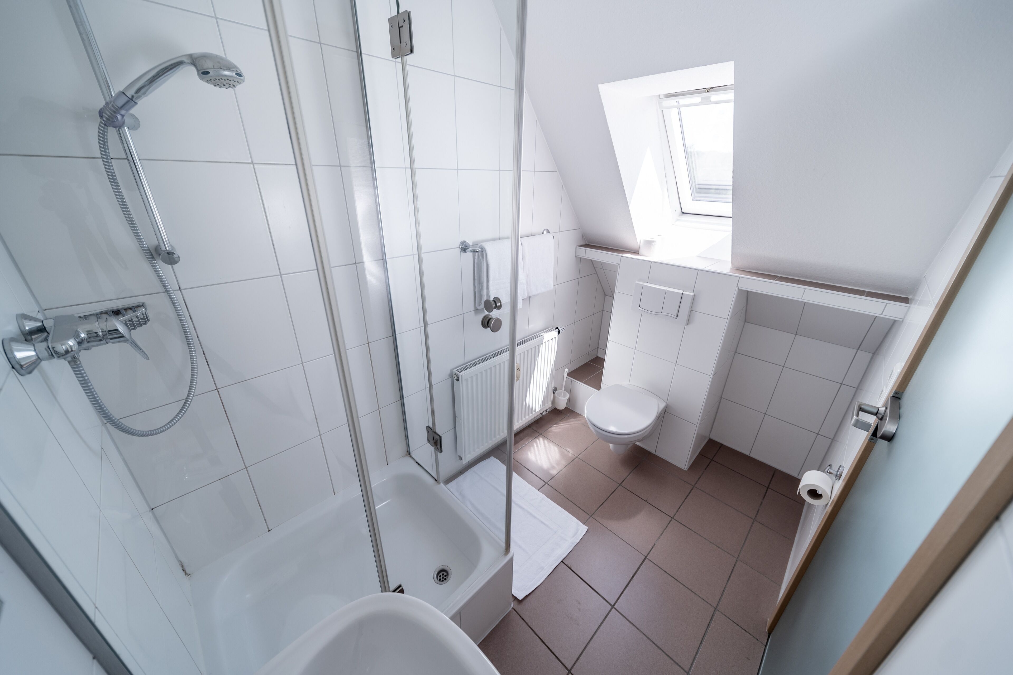 Apartamento Clássico, 1 quarto, não fumadores, kitchenette | Casa de banho | Um polibã, um secador de cabelo, toalhas fornecidas 