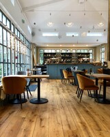 Café da manhã para viagem grátis todos os dias