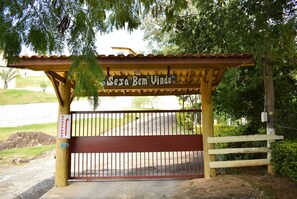 Entrada do alojamento