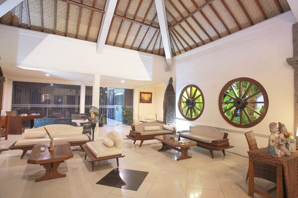 Mirah Hotel - Banyuwangi