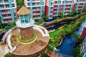 Piscina externa, espreguiçadeiras