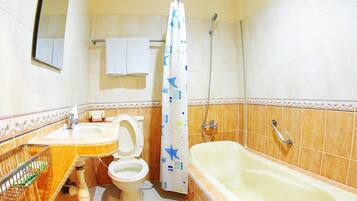 Quarto luxo, 1 cama de casal | Banheiro | Toalhas de banho