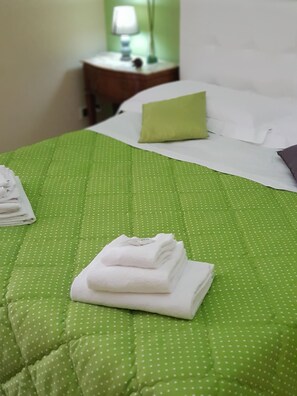 Quarto Duplo, Vista para a cidade | Cofre no quarto, secretária, quartos insonorizados 
