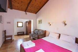 Apartamento, kitchenette, junto ao pátio | Secretária, ferro/tábua de engomar, berços/camas para crianças grátis 