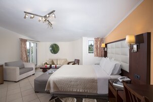 Suite Júnior | Minibar, cofre no quarto, ferro/tábua de engomar, Wi-fi grátis 