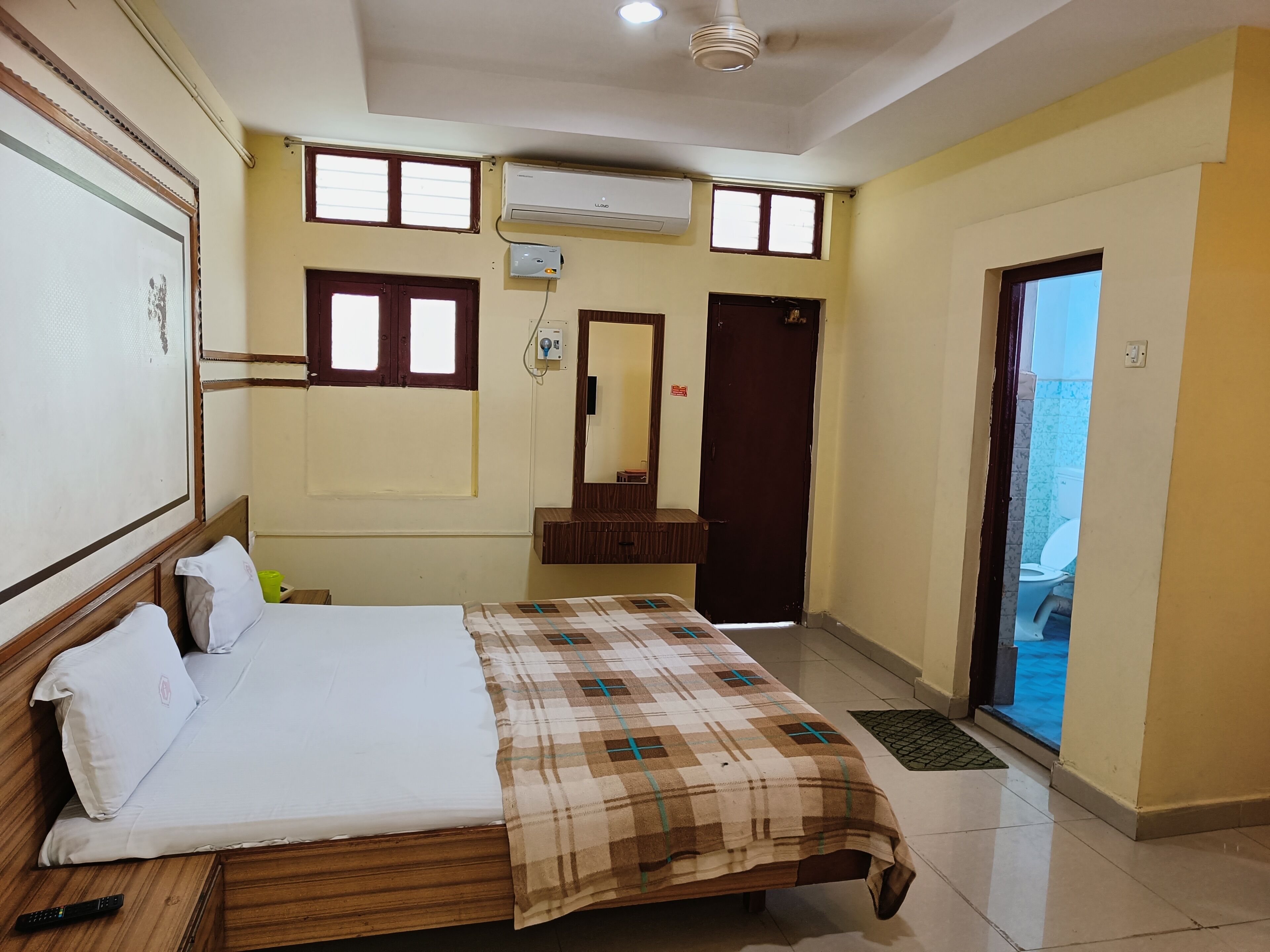 Quarto solteiro luxo | Wi-Fi de cortesia, roupa de cama, acesso para cadeiras de rodas