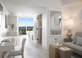 Cofre no quarto, secretária 