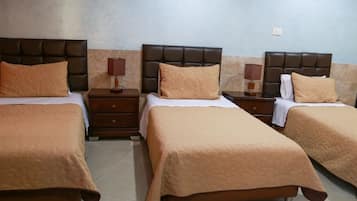 Quarto Triplo Deluxe | Cofre no quarto, cortinas/cortinados opacos, quartos insonorizados