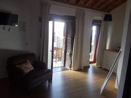 Quarto Duplo, vista para o mar | Casa de banho | Um secador de cabelo (mediante pedido), toalhas fornecidas 