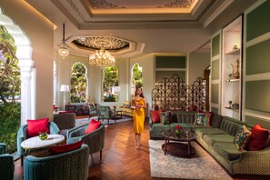 2 restaurantes: opção de café da manhã, almoço e jantar
