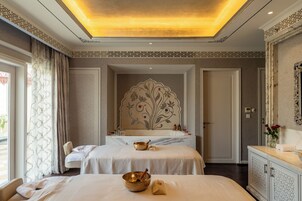 Salas para tratamentos a dois, sauna seca, banheira de hidromassagem