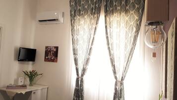 Quarto Duplo (Arianna) | Secretária, berços/camas para crianças, Wi-fi grátis