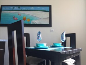 Suite Premium, 1 cama king-size, cozinha | Refeições no quarto