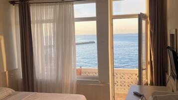 Minibar grátis, secretária