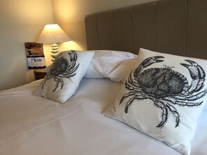 Quarto Duplo, 1 cama king-size | Roupa de alta qualidade, com mobília individualizada, secretária 